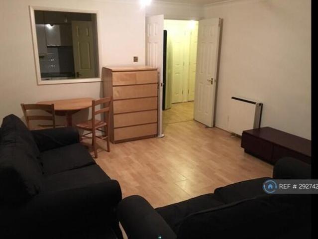 2 bedroom flat for rent in Jardine Road, London, E1W