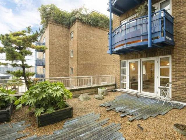 2 bedroom flat for rent in Jardine Road, Limehouse, E1W
