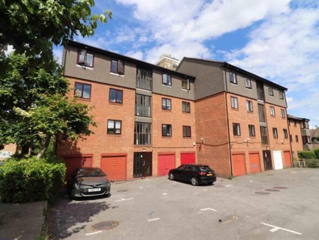 2 bedroom flat for rent in Jasmine Grove, Penge, SE20