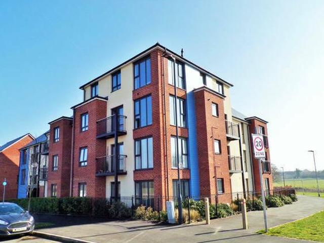 2 bedroom flat for rent in Jenner Boulevard Lyde Green BS16