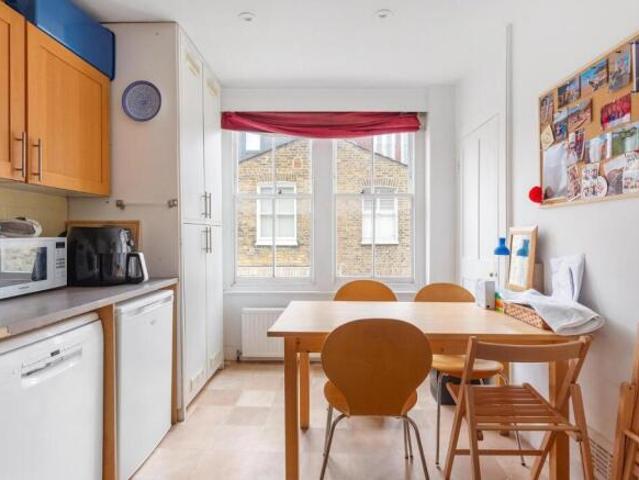 2 bedroom flat for rent in Jedburgh Street, Clapham Common, SW11