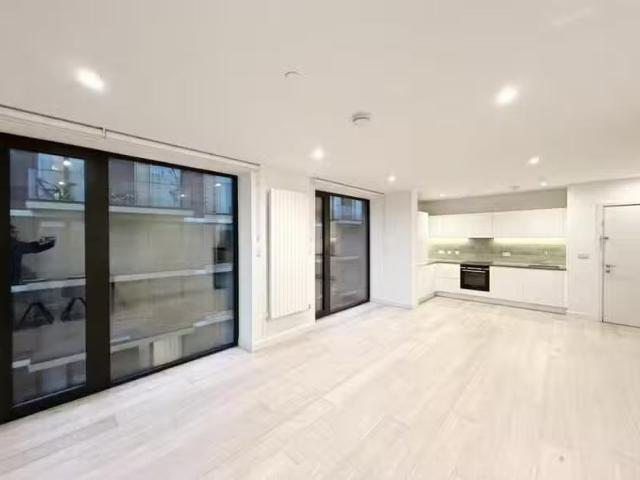 2 bedroom flat for rent in John Cabot House, Royal Wharf, E16