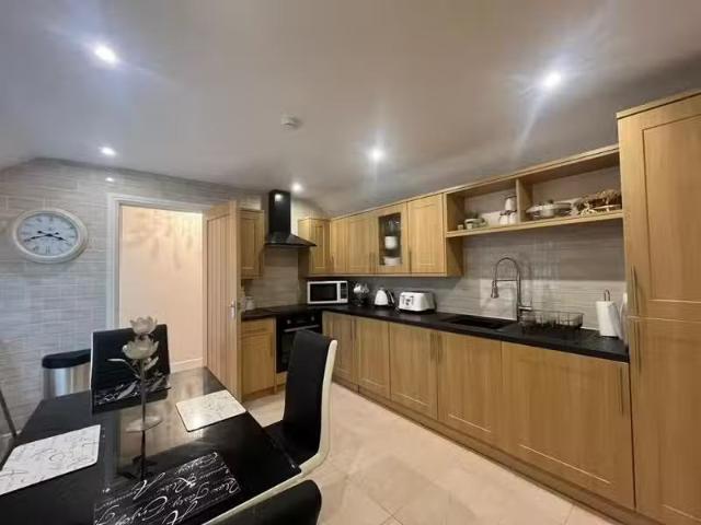 2 bedroom flat for rent in John Street, CF36