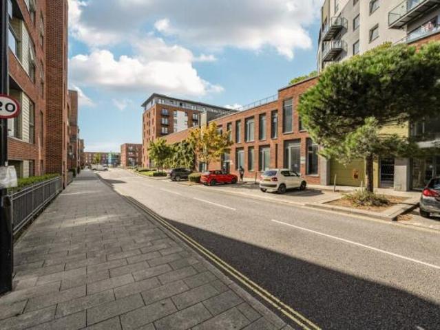 2 bedroom flat for rent in John Thornycroft Road, Southampton, SO19