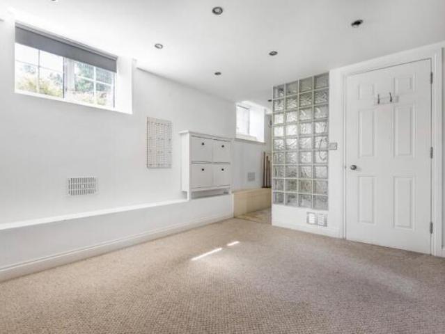 2 bedroom flat for rent in Jowett Street, Peckham, London, SE15