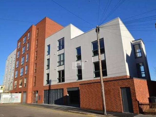 2 bedroom flat for rent in Junction Court 9 Station Road Watford Herts WD17