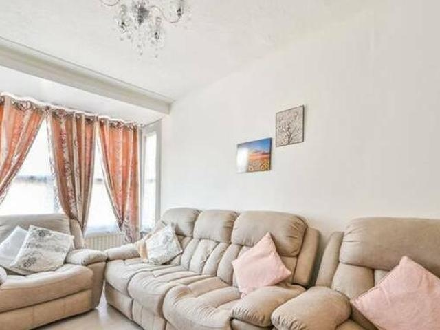 2 bedroom flat for rent in Katherine Road East Ham London E6
