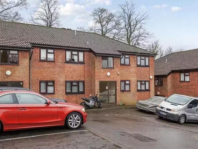 2 bedroom flat for rent in Kaybridge Close, High Wycombe, HP13