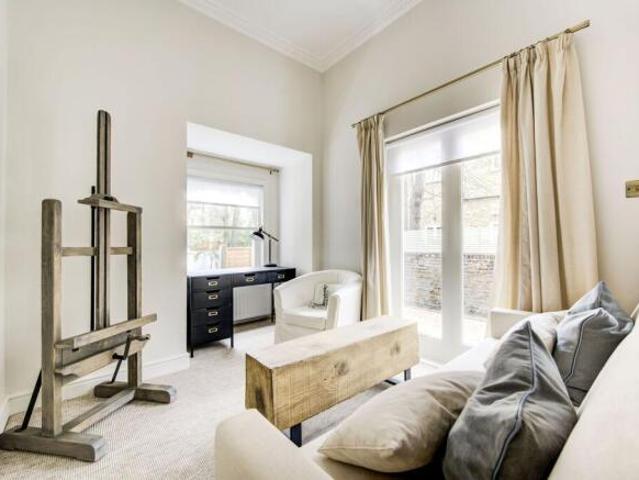2 bedroom flat for rent in Kempsford Gardens, Earls Court, London, SW5
