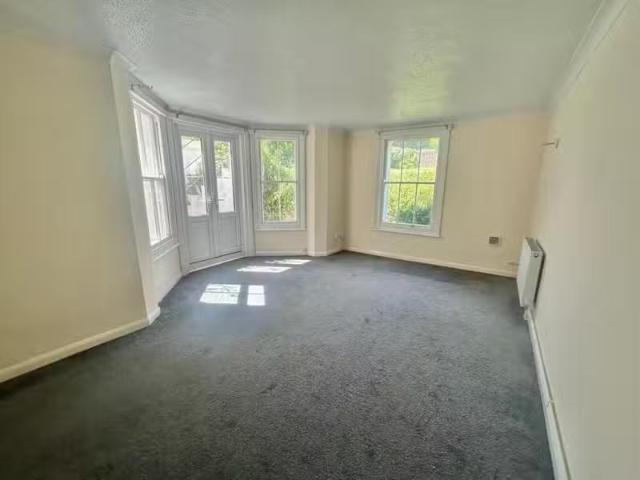 2 bedroom flat for rent in Kempston, Granville Road, Eastbourn.