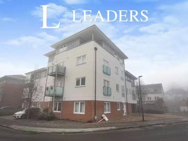 2 bedroom flat for rent in Kempton Drive, CV34