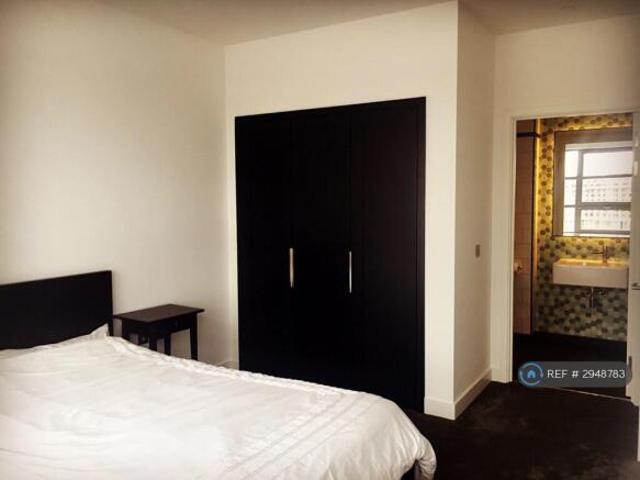 2 bedroom flat for rent in Kent Building, London, E14