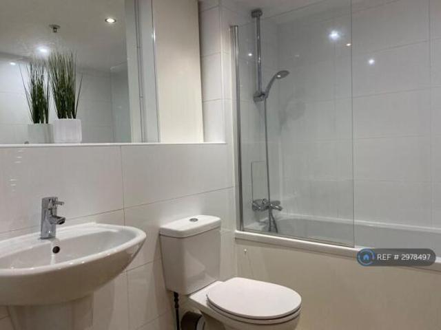 2 bedroom flat for rent in Kent Road, Glasgow, G3