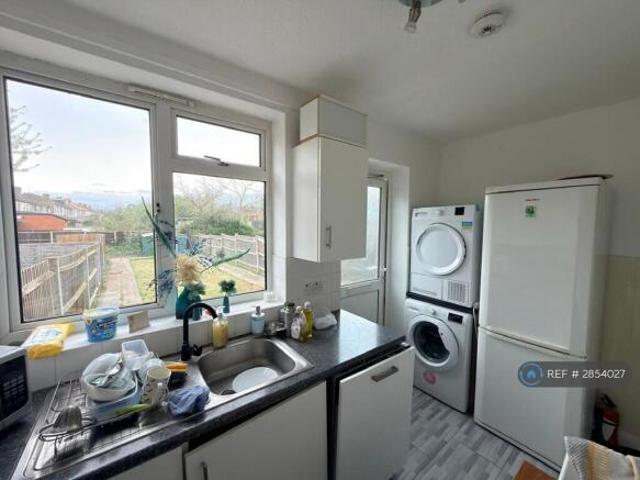 2 bedroom flat for rent in Kenton, Harrow, HA3