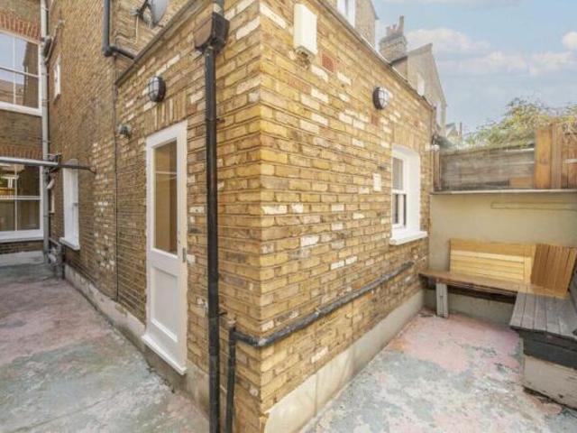 2 bedroom flat for rent in Kenwyn Road, Clapham, SW4