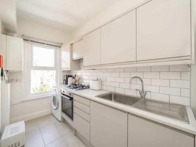 2 bedroom flat for rent in Kendoa Road, Clapham, SW4