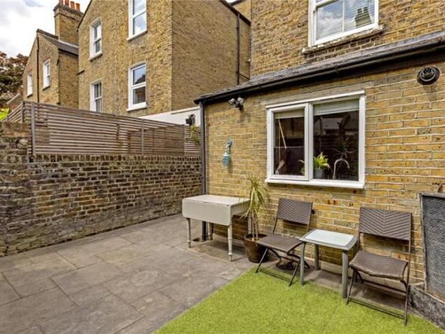 2 bedroom flat for rent in Kendoa Road, London, SW4