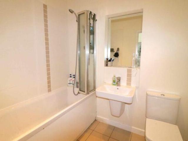 2 bedroom flat for rent in Kengley Bridge Road, SE26