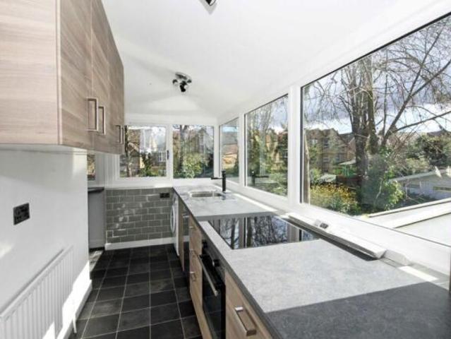 2 bedroom flat for rent in Kenilworth Road, Ealing, W5