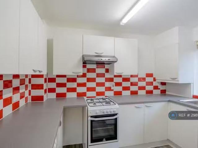 2 bedroom flat for rent in Kenley Close, New Barnet, EN4