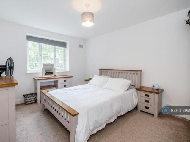 2 bedroom flat for rent in Kenneth Court, London, SE11