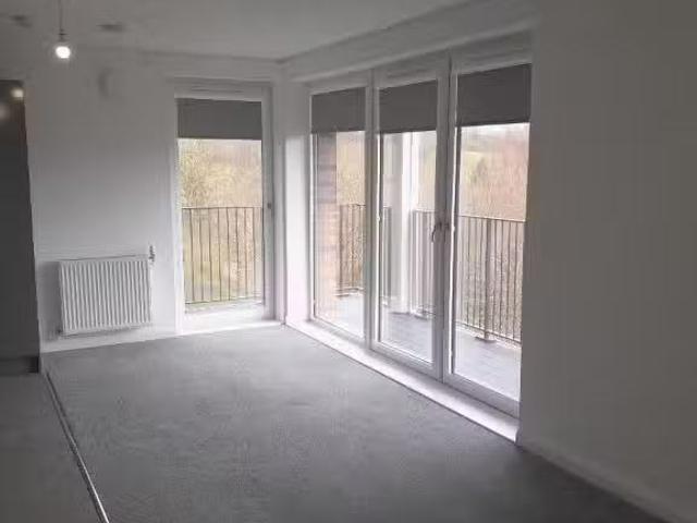 2 bedroom flat for rent in Kennyhill Square, Dennistoun, Glasg.