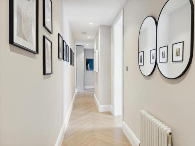 2 bedroom flat for rent in Kensington Court, High Street Kensington, W8