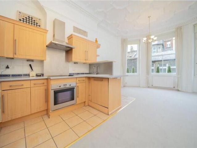 2 bedroom flat for rent in Kensington Court, Kensington, W8