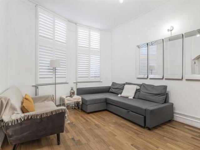 2 bedroom flat for rent in Kensington Court, W8