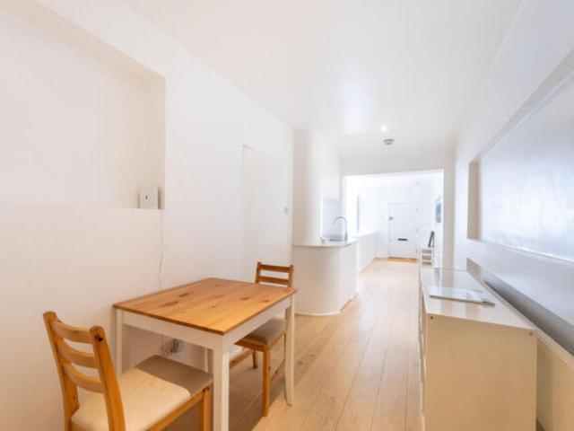2 bedroom flat for rent in Kensington Garden Square, Bayswater, London, W2