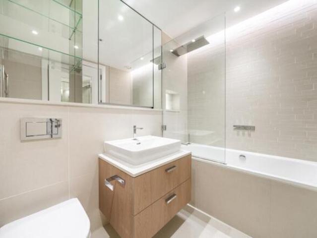 2 bedroom flat for rent in Kensington Gardens Square London W2