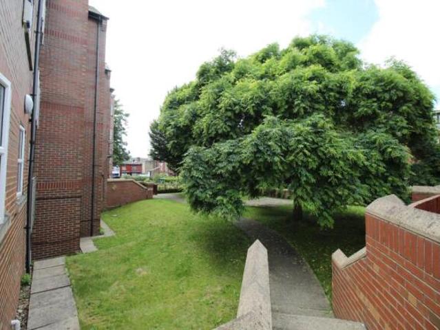 2 bedroom flat for rent in Kensington Terrace, Hyde Park, Leeds, LS6