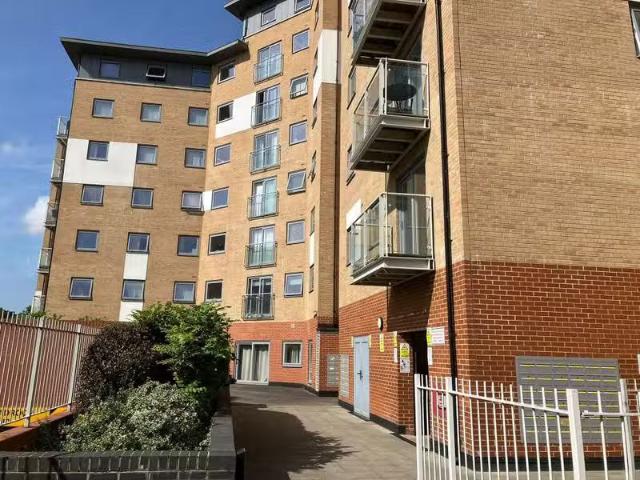 2 bedroom flat for rent in Keel Point, Ship Wharf, Colchester.