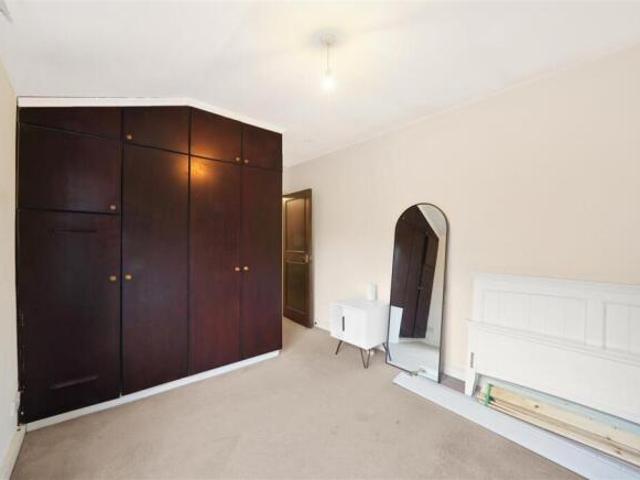 2 bedroom flat for rent in Kellett Road, SW2