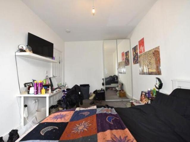 2 bedroom flat for rent in Kelso Road, LS2
