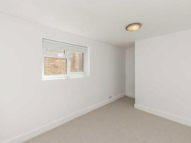 2 bedroom flat for rent in Kepler Road, Clapham, SW4
