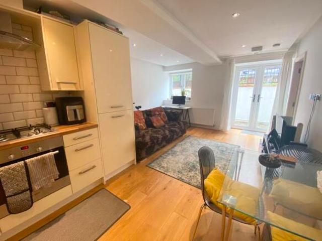 2 bedroom flat for rent in Keppel Road, Chorlton, Manchester, M21