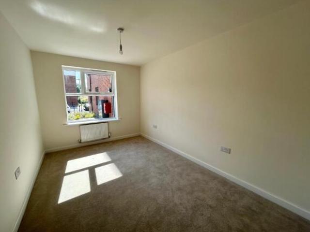 2 bedroom flat for rent in Kestrel House, Sandpiper Drive, Doncaster, DN4