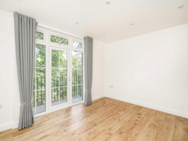 2 bedroom flat for rent in Kew Road, Richmond, TW9