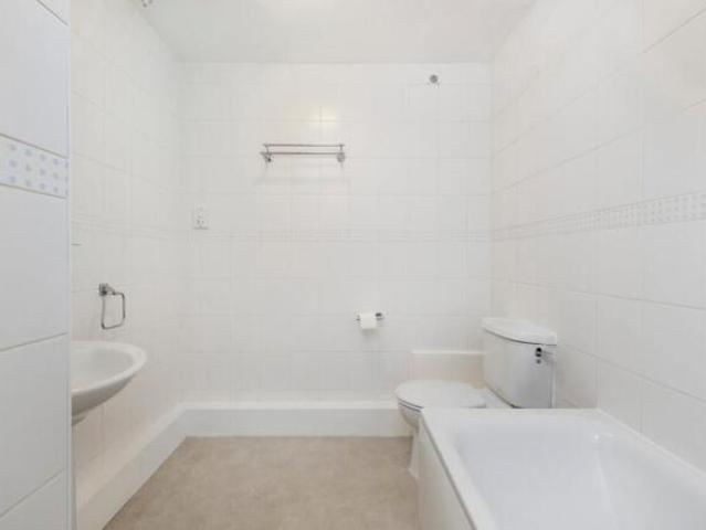 2 bedroom flat for rent in Kew Road, Richmond, TW9