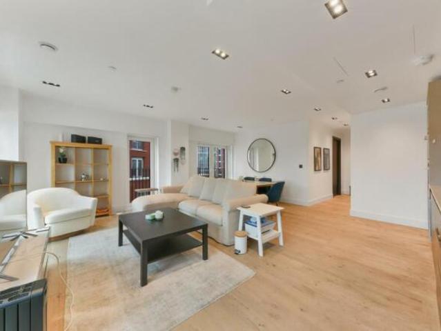 2 bedroom flat for rent in Keybridge Tower, Exchange Gardens, London, SW8