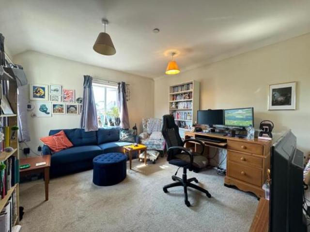 2 bedroom flat for rent in Kimberley Road, Bournemouth, BH6
