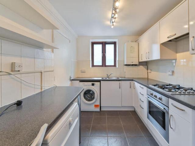 2 bedroom flat for rent in Kintyre Court, New Park Road, Streatham Hill, London, SW2