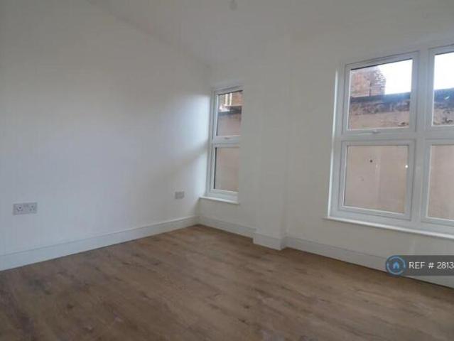 2 bedroom flat for rent in King Street, Luton, LU1