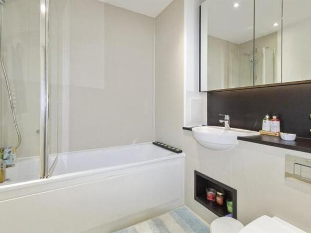 2 bedroom flat for rent in Kingfisher Heights, E16