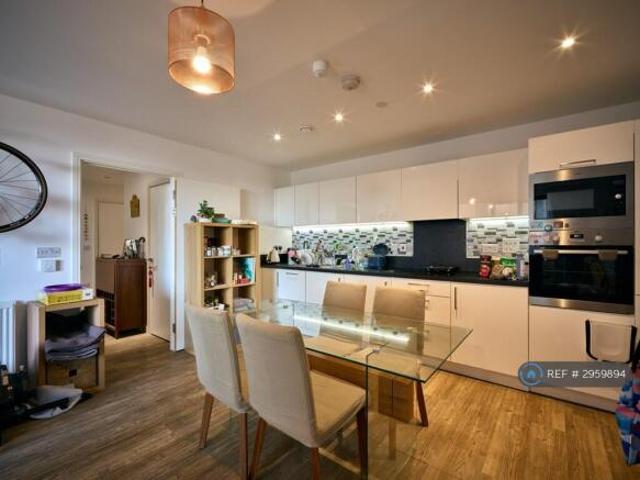 2 bedroom flat for rent in Kingfisher Heights, London, E16