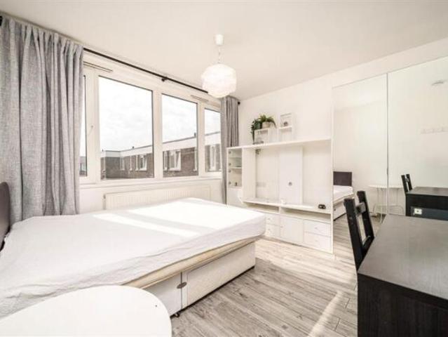 2 bedroom flat for rent in Kinglake Street, Walworth, SE17