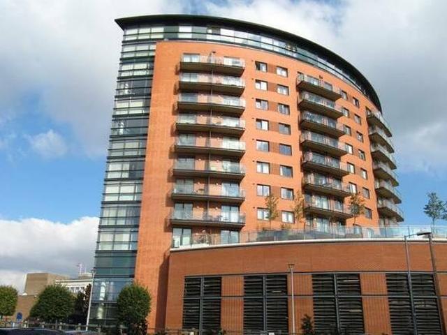 2 bedroom flat for rent in Kings Tower Marconi Plaza CM1