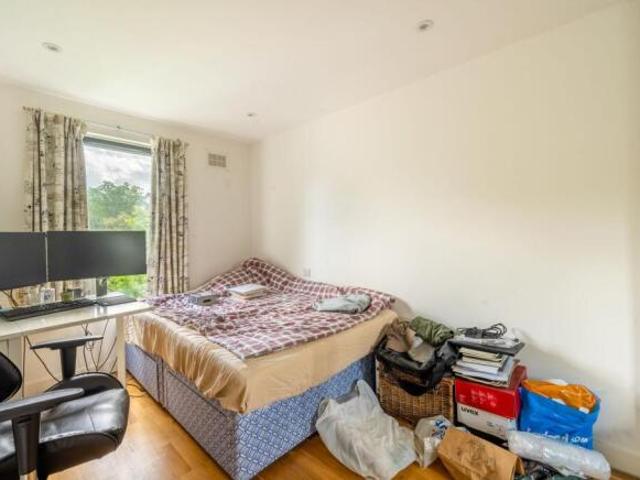 2 bedroom flat for rent in Kings Avenue, Clapham Park, London, SW4