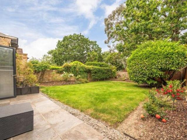 2 bedroom flat for rent in Kings Avenue, Ealing, W5